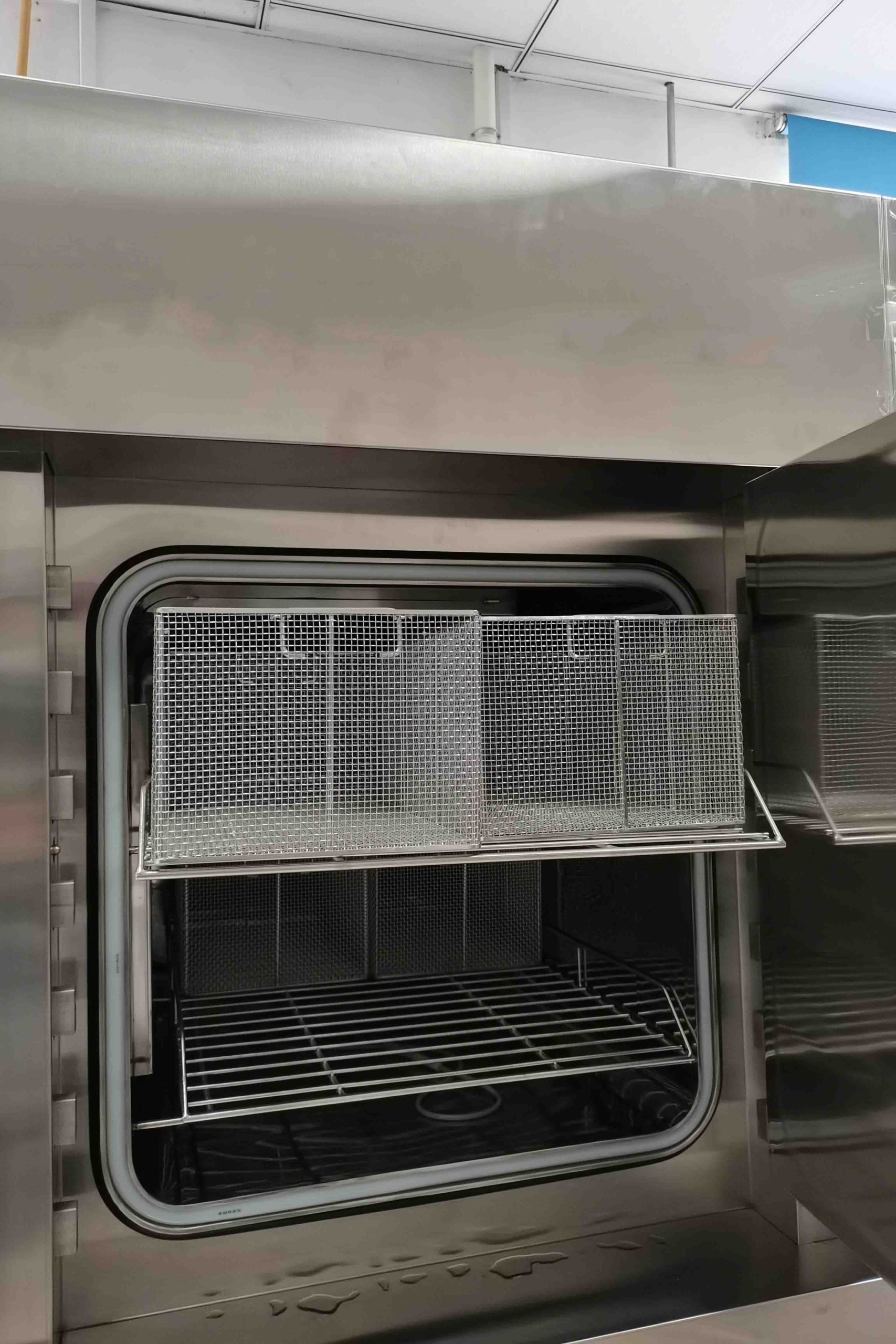 Horizontal Motorized Door Pulse Vacuum Autoclave – Sada Medical